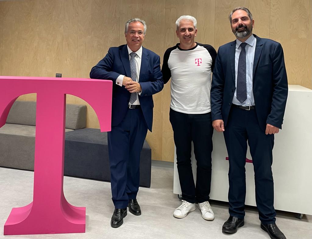 HispaColex y T-Systems Iberia firman un acuerdo de asesoría legal para ...